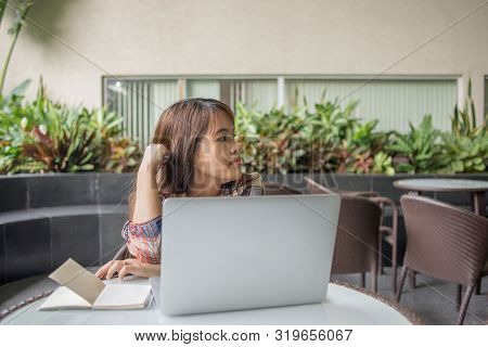 Woman Distracted While Image & Photo (Free Trial) | Bigstock