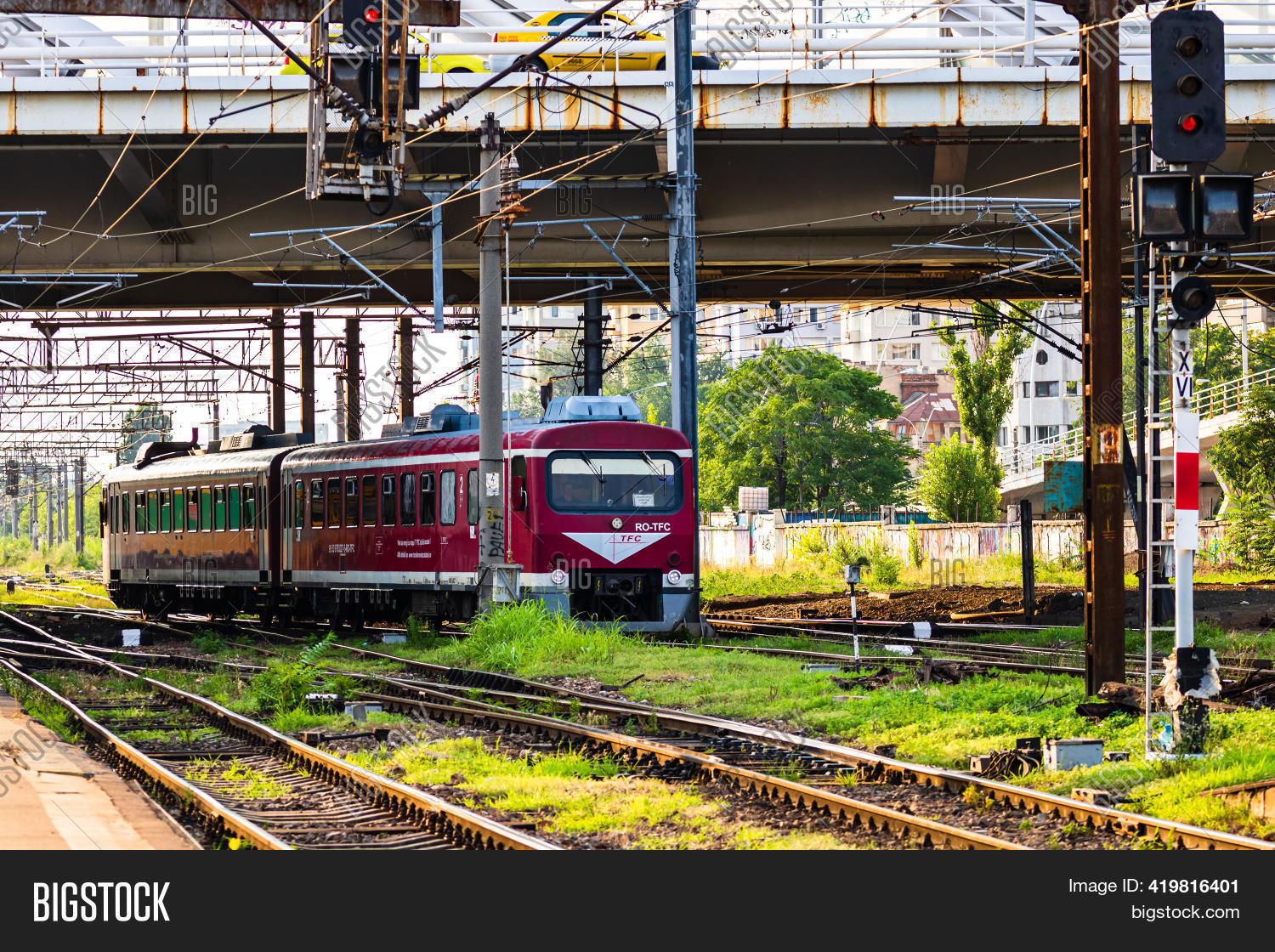 Train Waiting Train Image & Photo (Free Trial) | Bigstock
