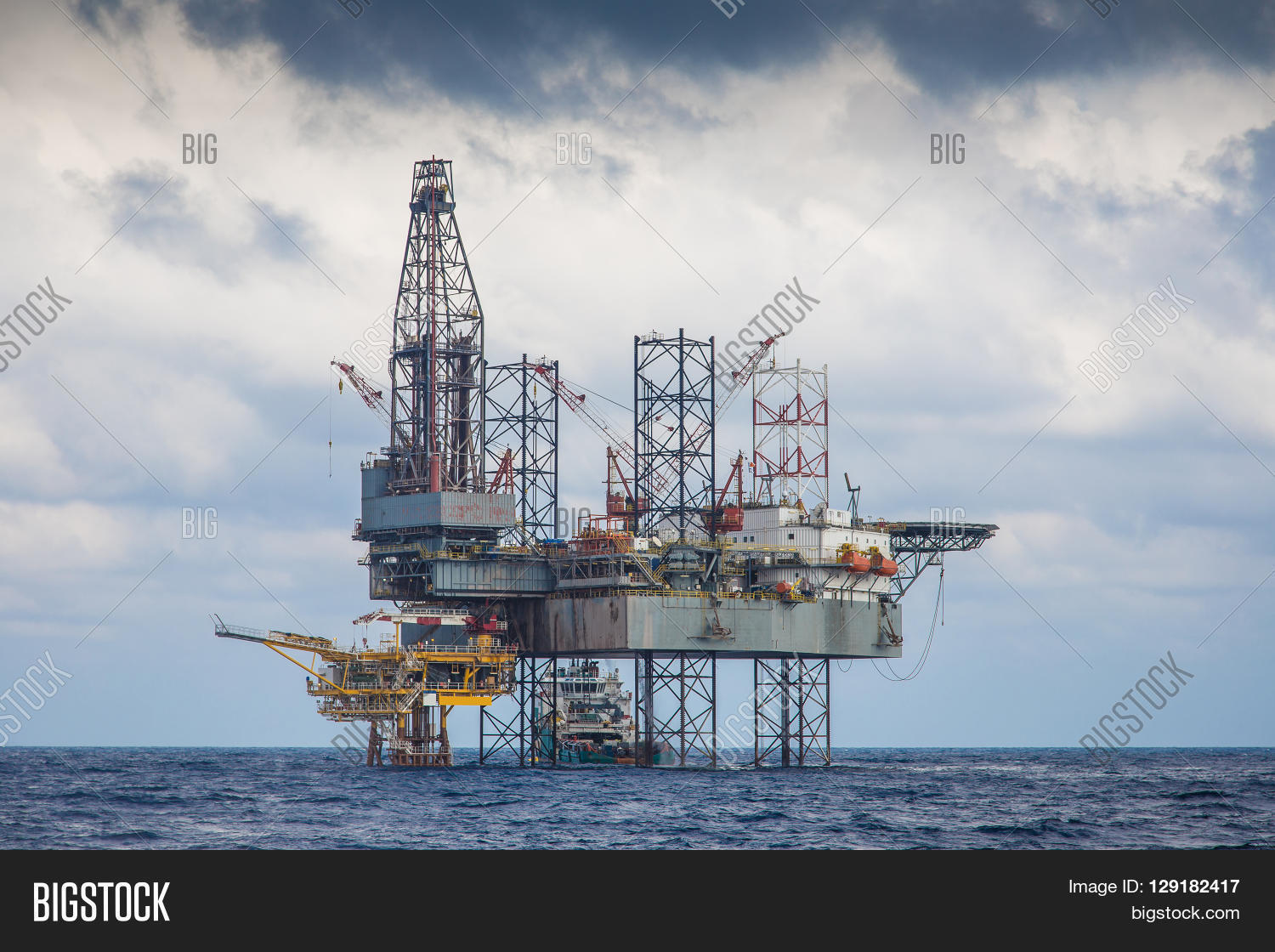 Oil Gas Drilling Rig Image & Photo (Free Trial) | Bigstock