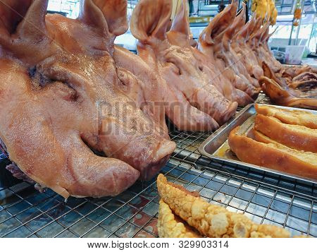 Head Whole Roasted Pig Image & Photo (Free Trial) | Bigstock