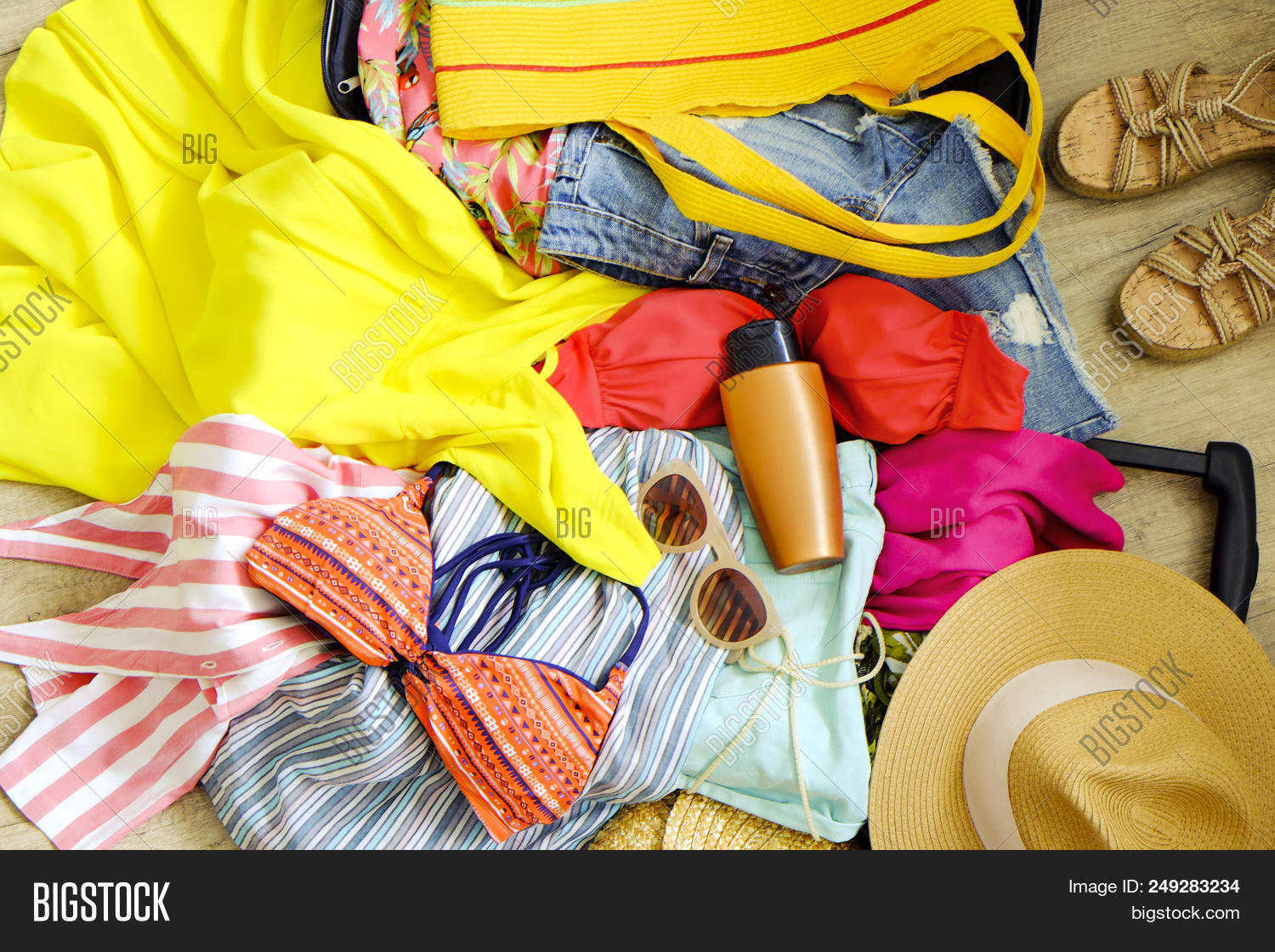 Open Suitcase Pile Image & Photo (Free Trial) | Bigstock