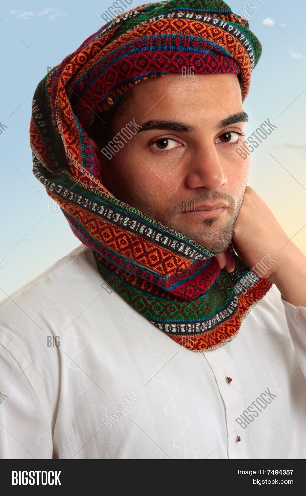 Arab Man Traditional Image & Photo (Free Trial) | Bigstock