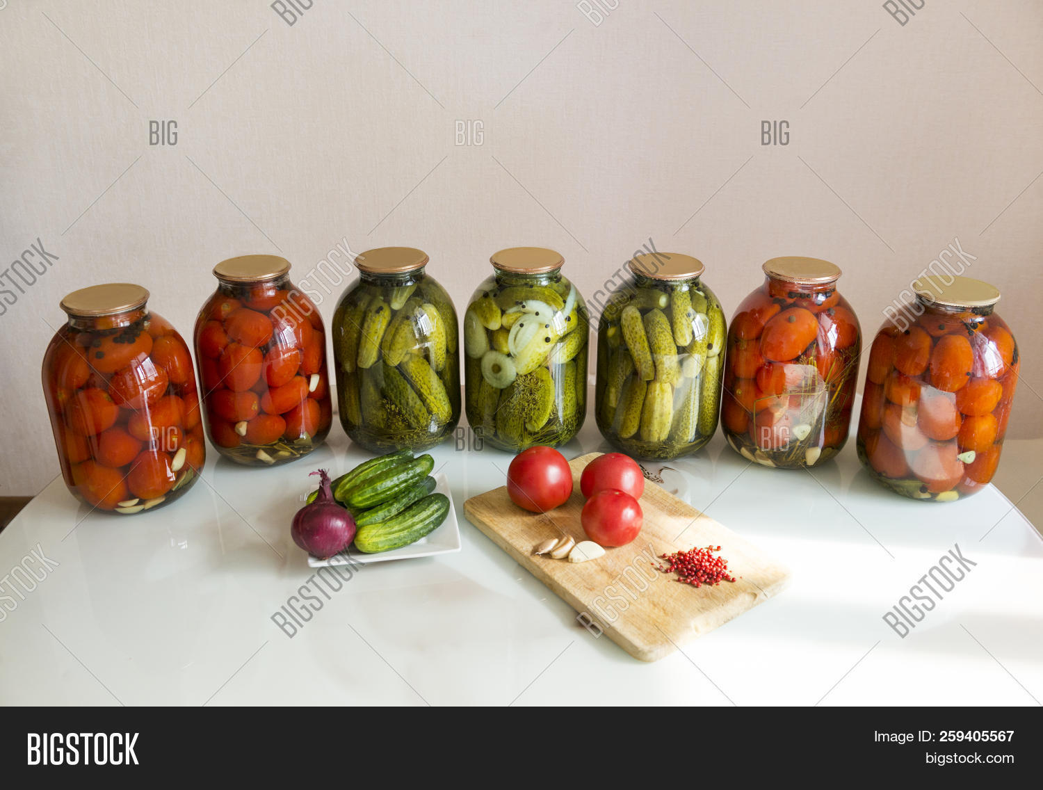 Imagen y foto Cans Pickled (prueba gratis) | Bigstock