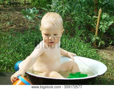 Child Takes Bath Image & Photo (Free Trial) | Bigstock