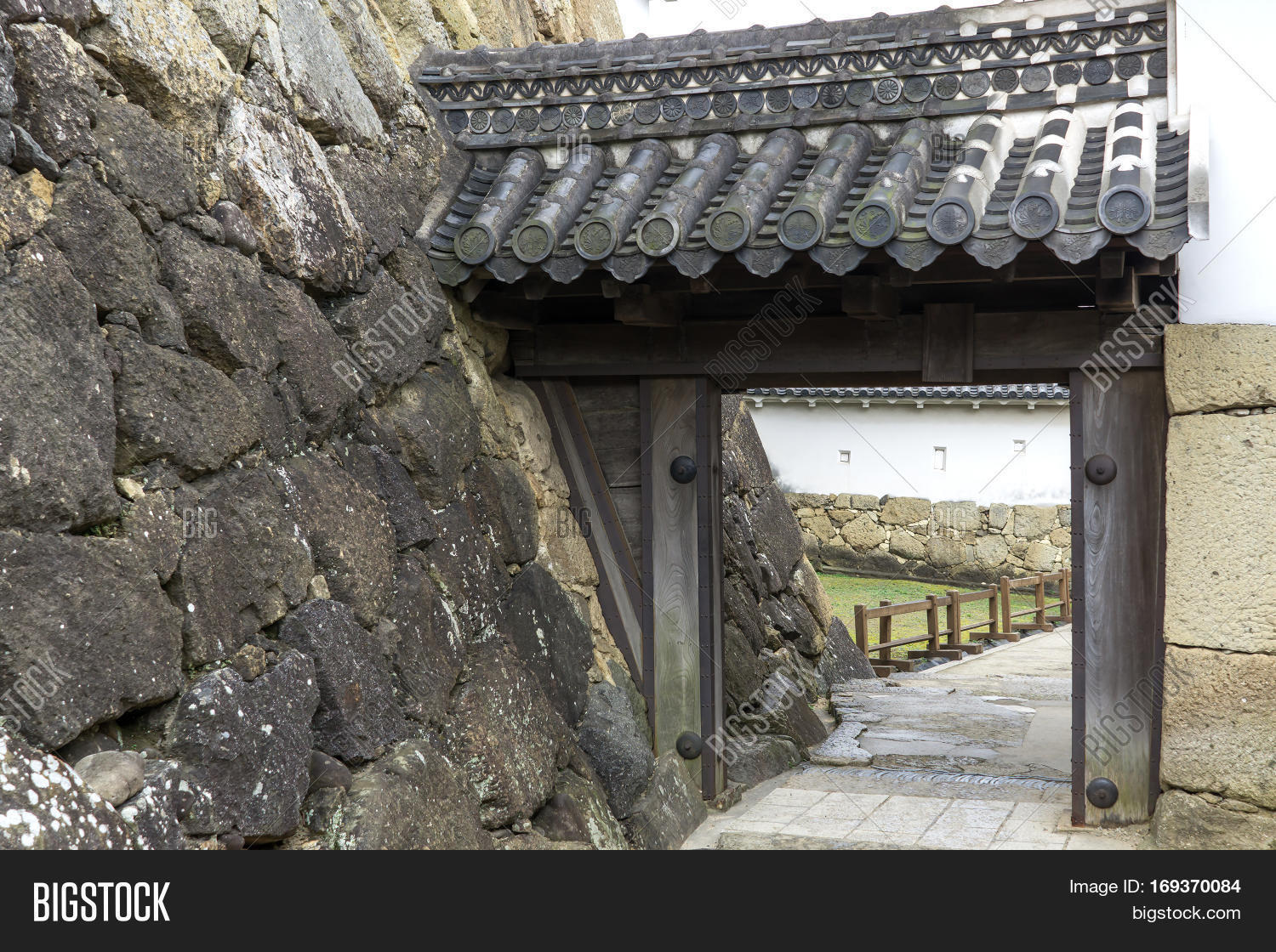 Gate Japan Castle Image & Photo (Free Trial) | Bigstock