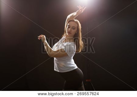 People Street Dancing Image & Photo (Free Trial) | Bigstock