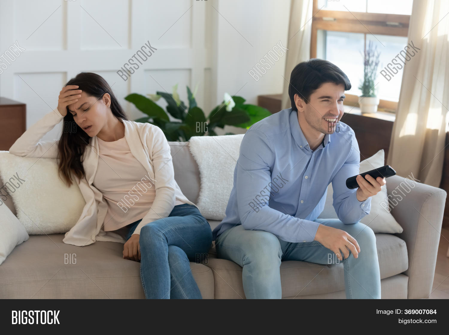 Young Couple Disagree Image & Photo (Free Trial) | Bigstock