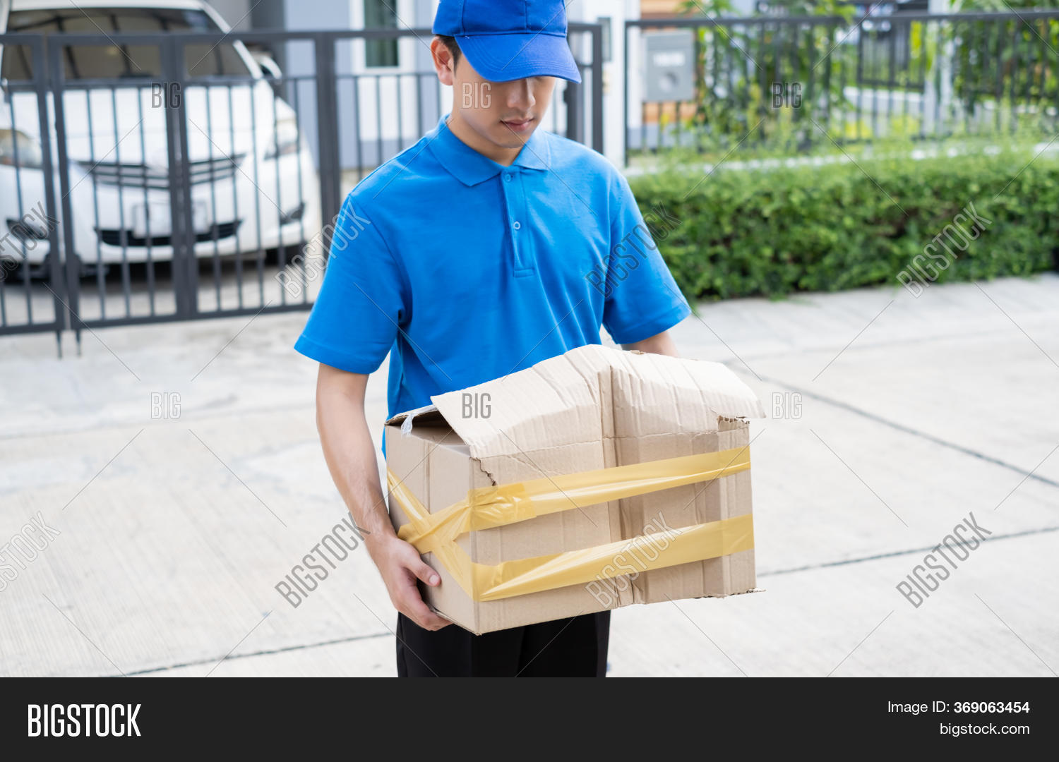 Delivery Man Image & Photo (Free Trial) | Bigstock