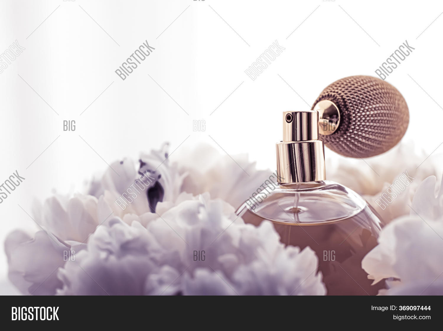 Luxe Fragrance Bottle Image & Photo (Free Trial) | Bigstock