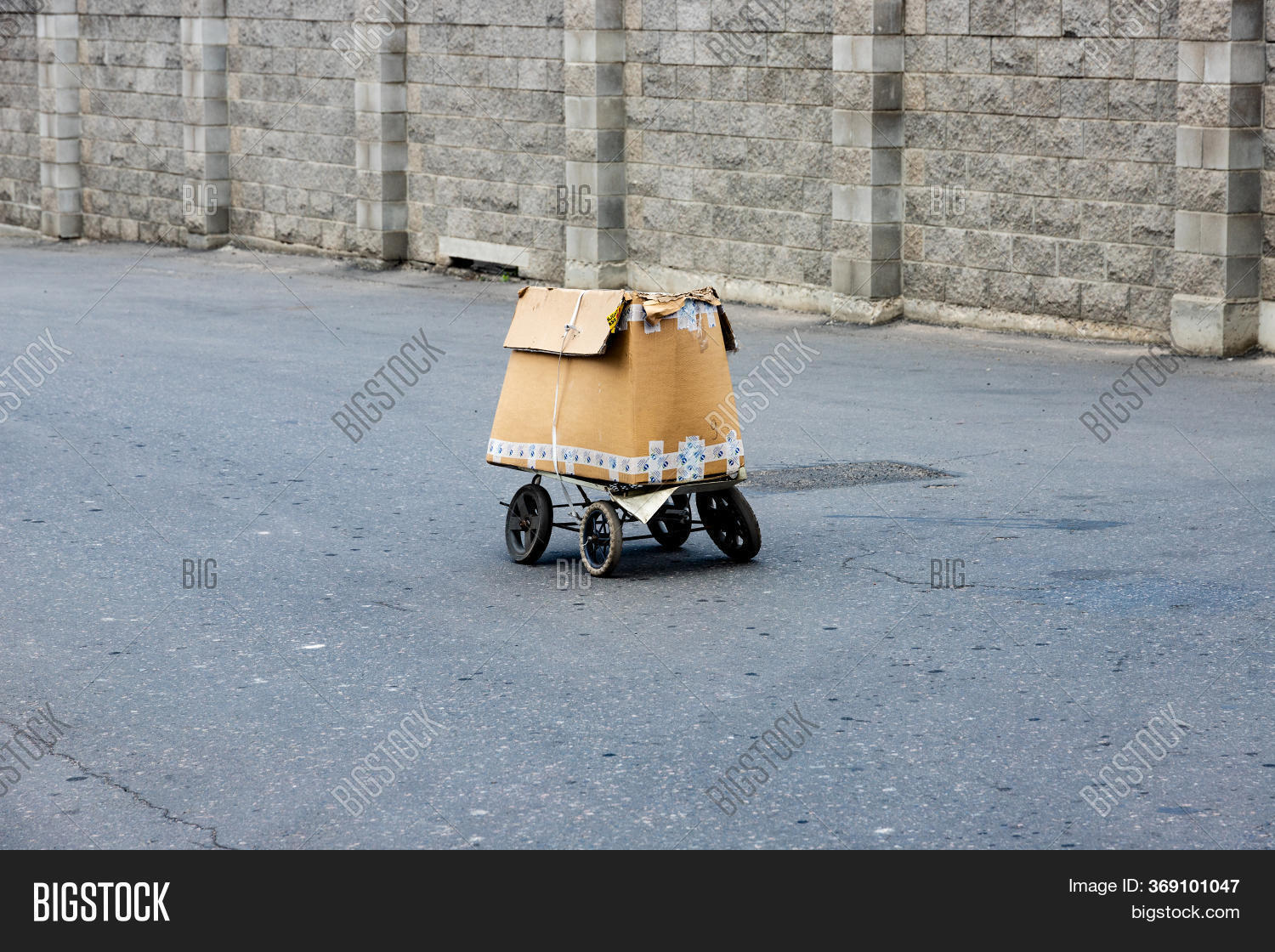 Cart Homeless Person Image & Photo (Free Trial) | Bigstock