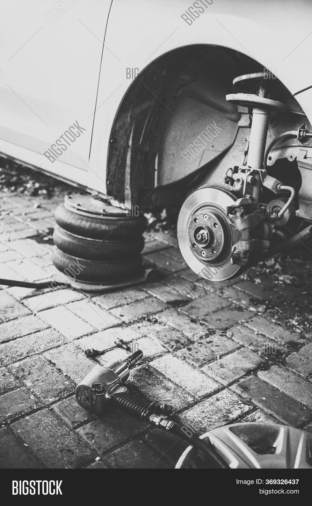 Car Without Wheel On Image & Photo (Free Trial) | Bigstock