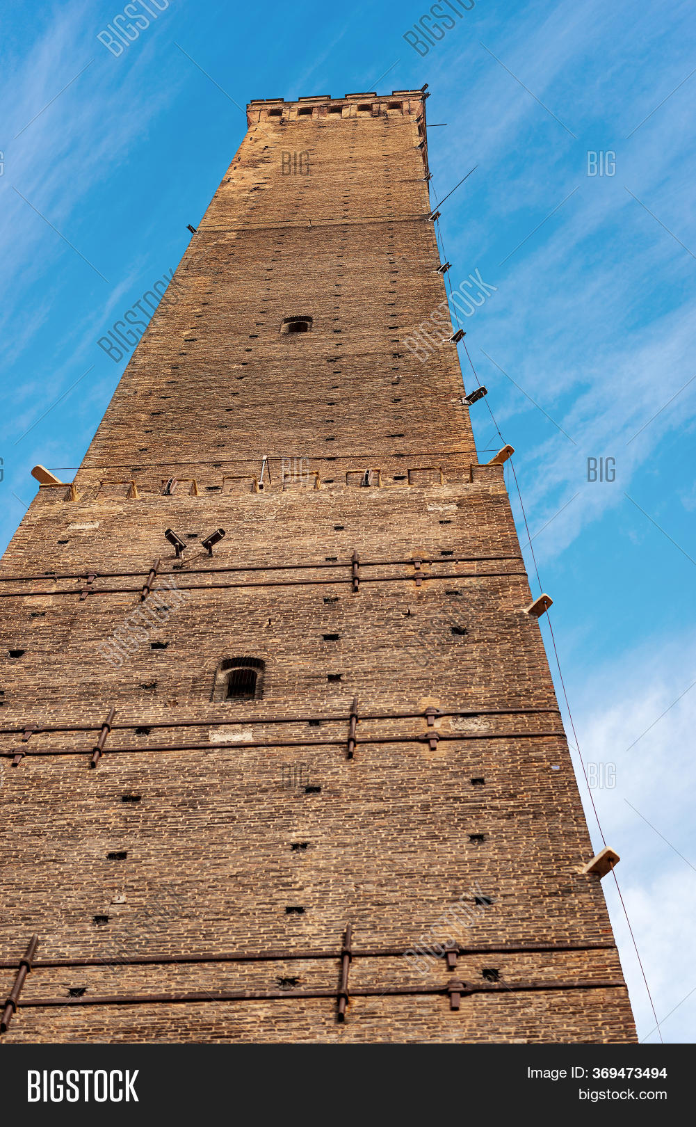 Torre Degli Asinelli. Image & Photo (Free Trial) | Bigstock