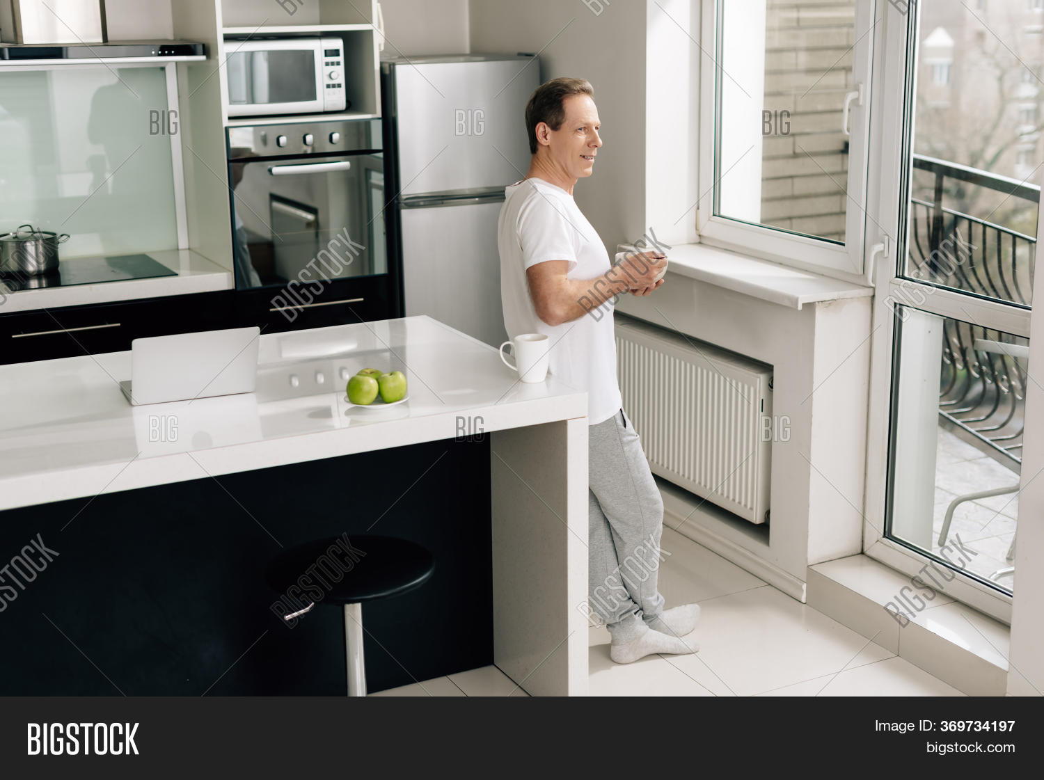 Man Holding Bowl Image & Photo (Free Trial) | Bigstock