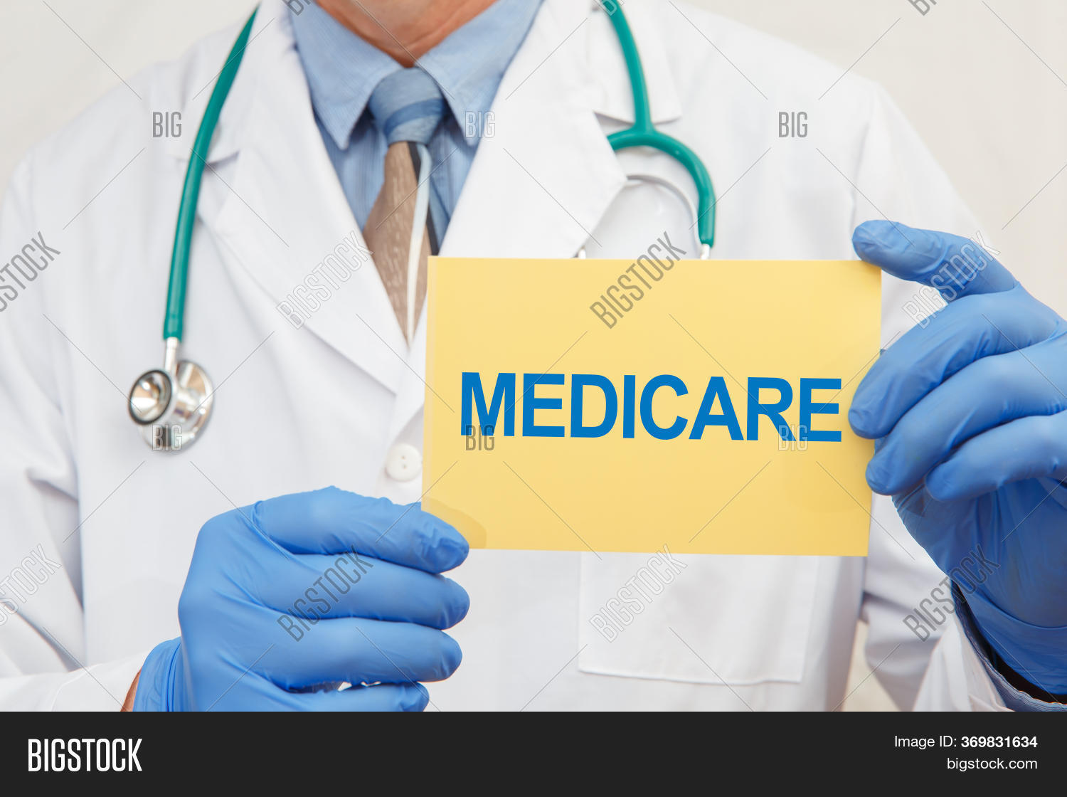 Doctor Holding Sign Image & Photo (Free Trial) | Bigstock