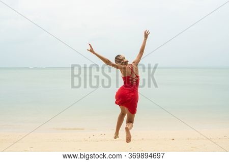Woman Jumping Into Water Images, Illustrations & Vectors (Free) - Bigstock