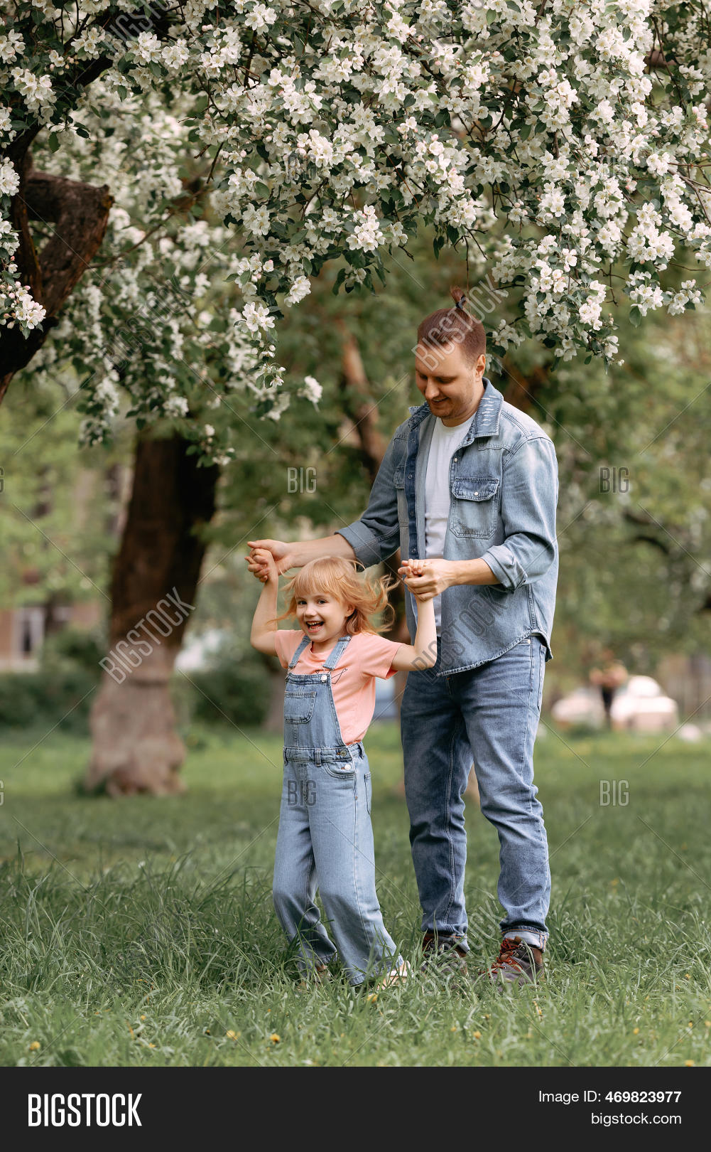 Dad Daughter Hugging Image And Photo Free Trial Bigstock