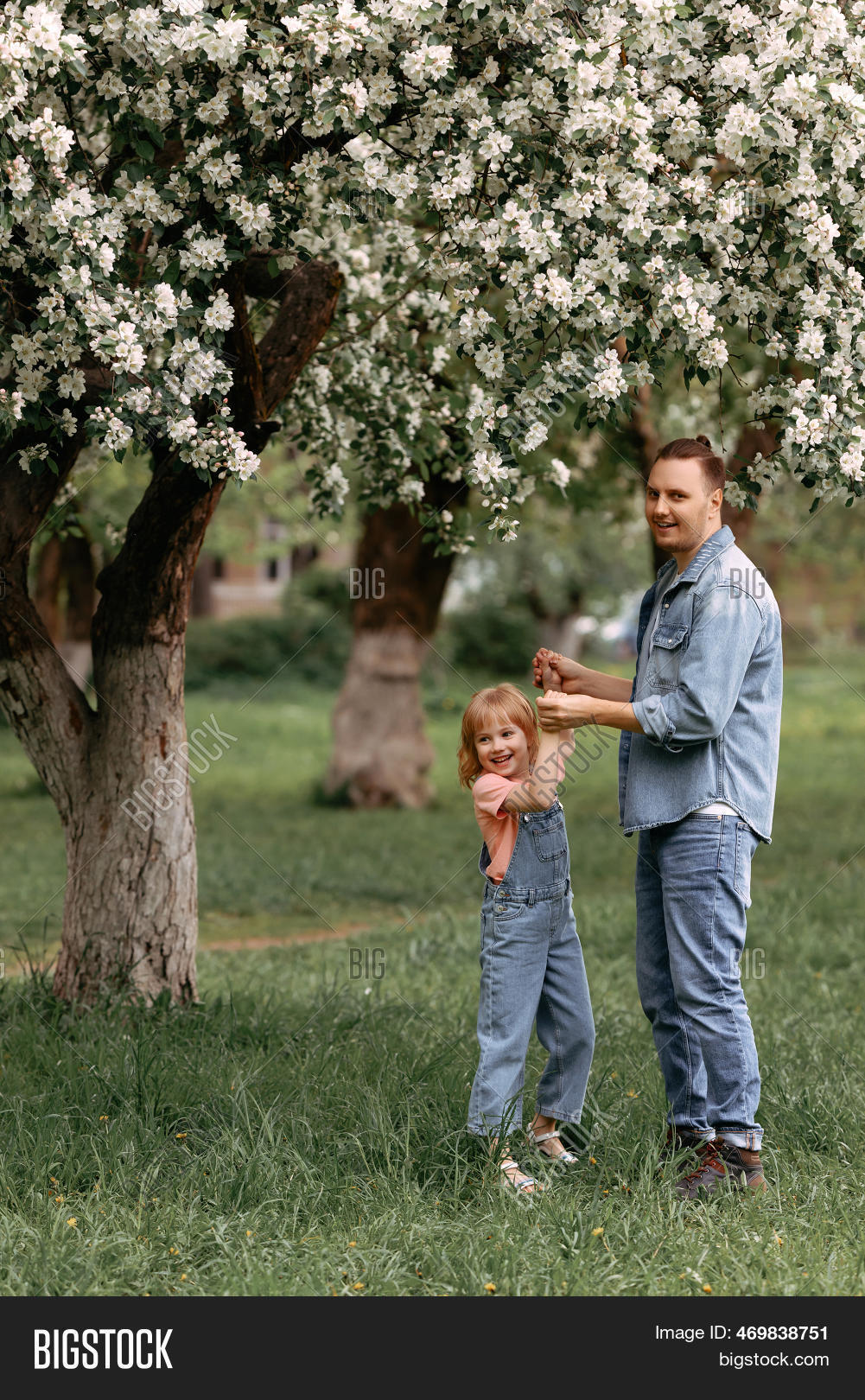 Dad Daughter Hugging Image And Photo Free Trial Bigstock