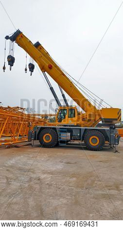 Yellow Side View Image & Photo (Free Trial) | Bigstock