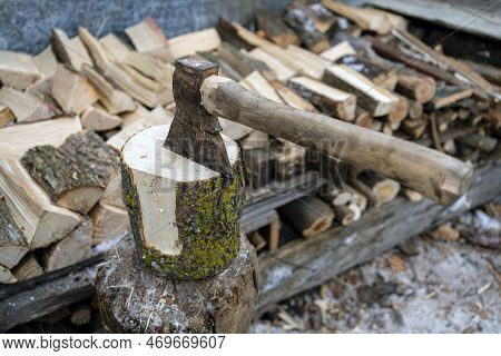 Ax Stuck Log 이미지 및 사진(무료 체험) | Bigstock