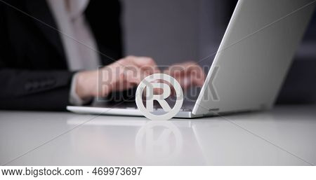 Imagen y foto Copyright Symbol (prueba gratis) | Bigstock