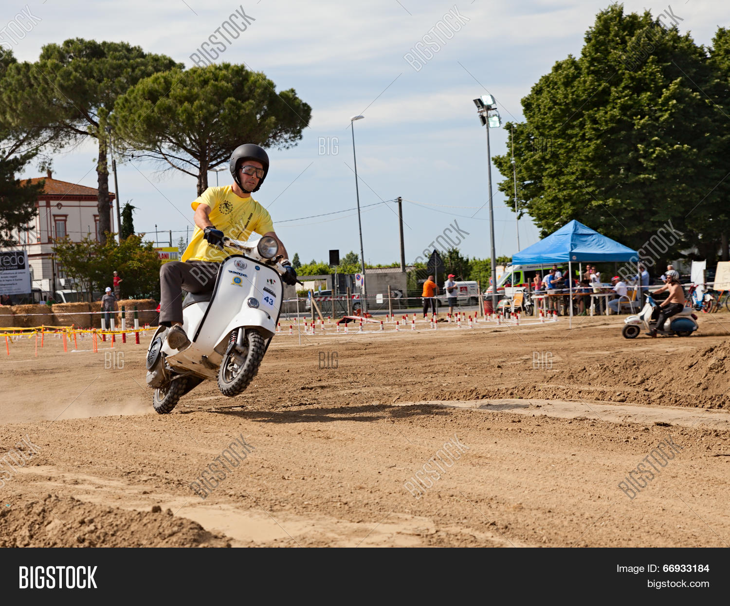 Vespa Cross Image Photo (Free Trial) Bigstock | atelier-yuwa.ciao.jp