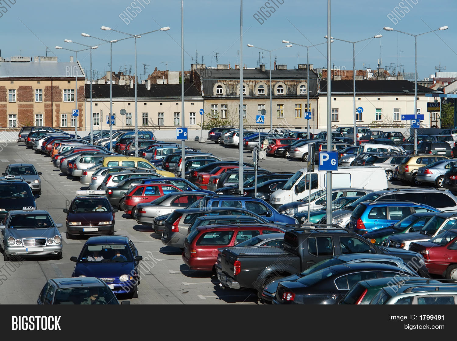Car Crowded Parking Image & Photo (Free Trial) | Bigstock