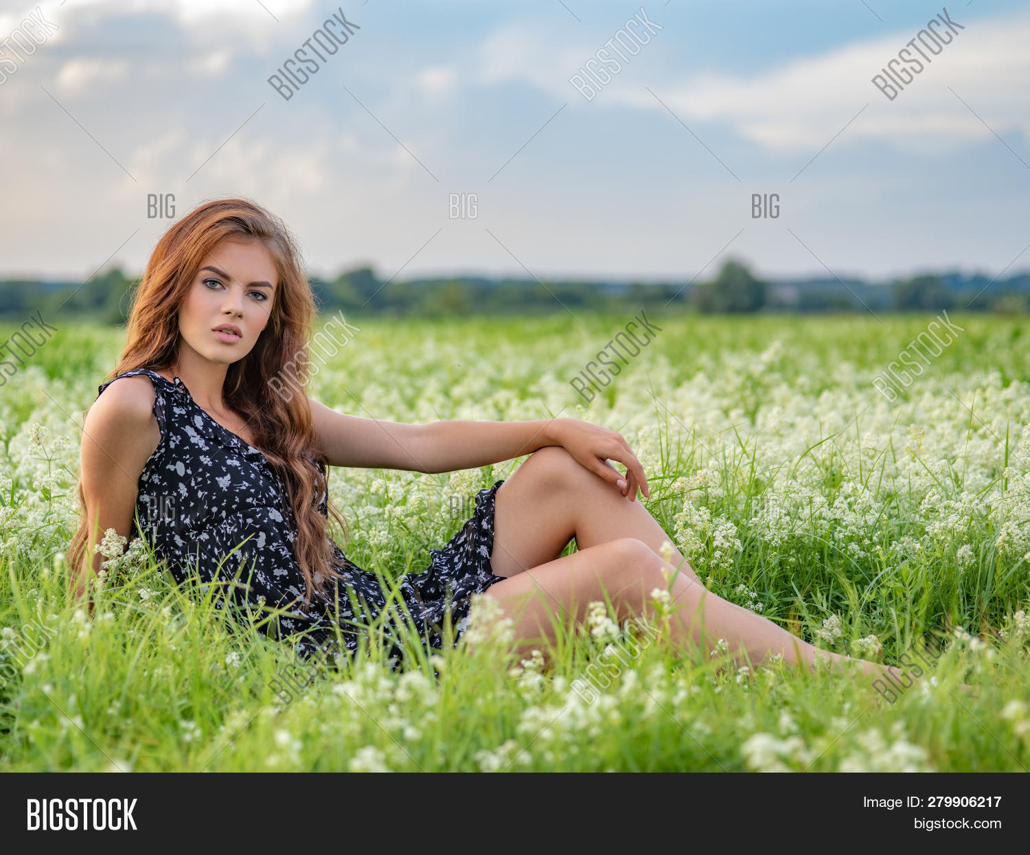 Model Posing Field Image & Photo (Free Trial) | Bigstock