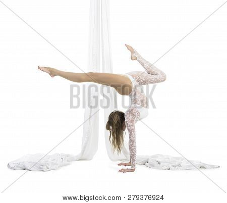 Pretty Woman Hanging Image & Photo (Free Trial) | Bigstock