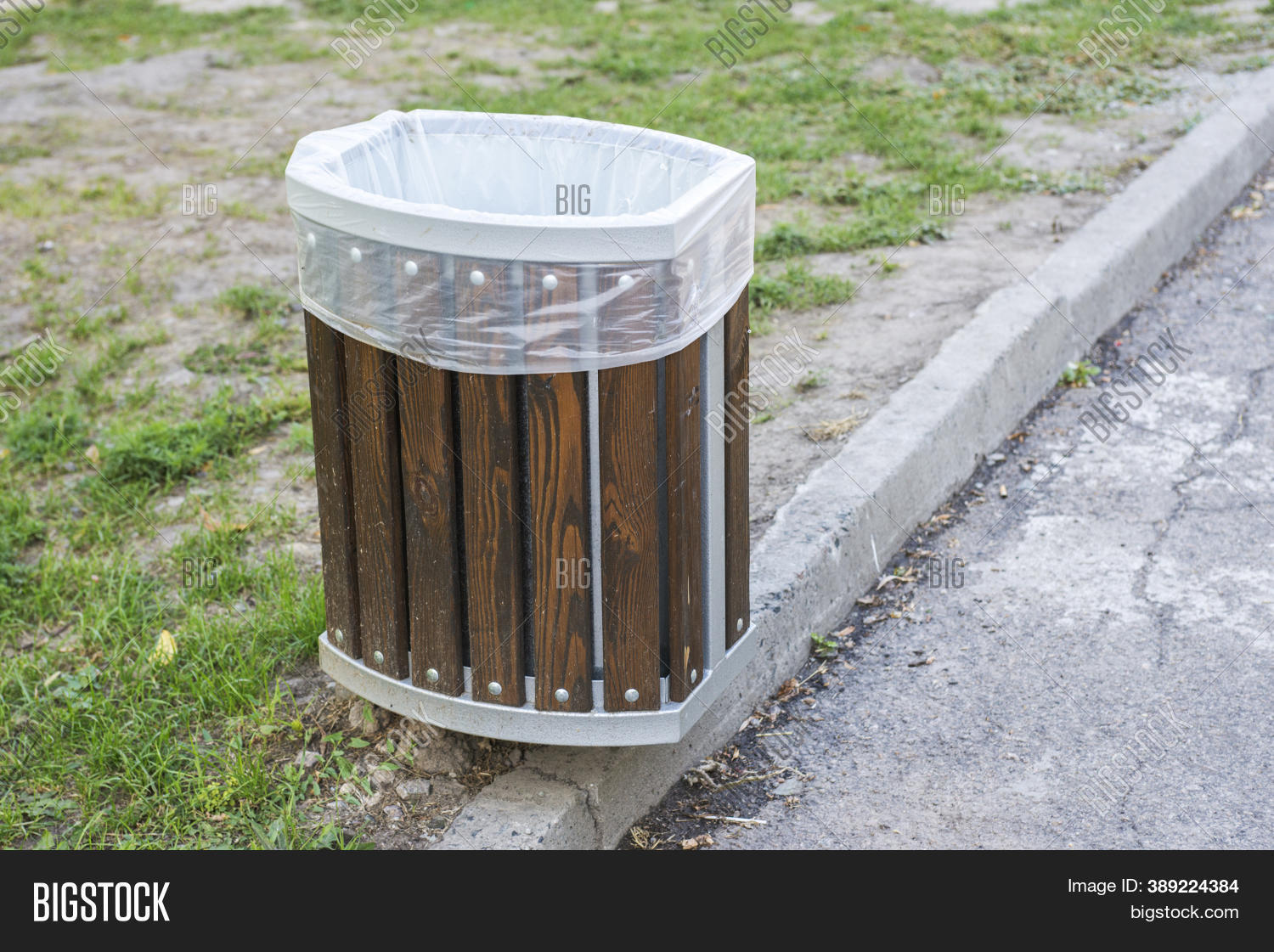 Public Rubbish Bin Image & Photo (Free Trial) | Bigstock