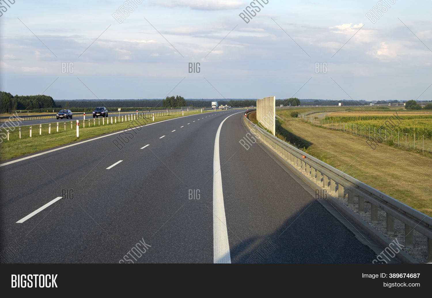 Road Markings Right Image & Photo (Free Trial) | Bigstock