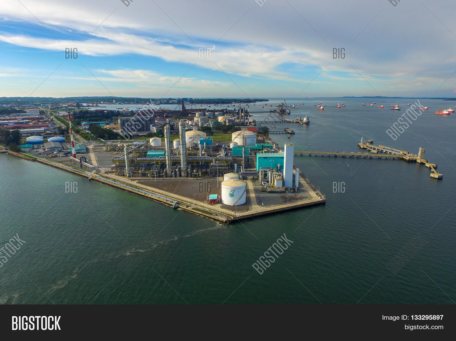 Petronas Methanol Labuan Logo