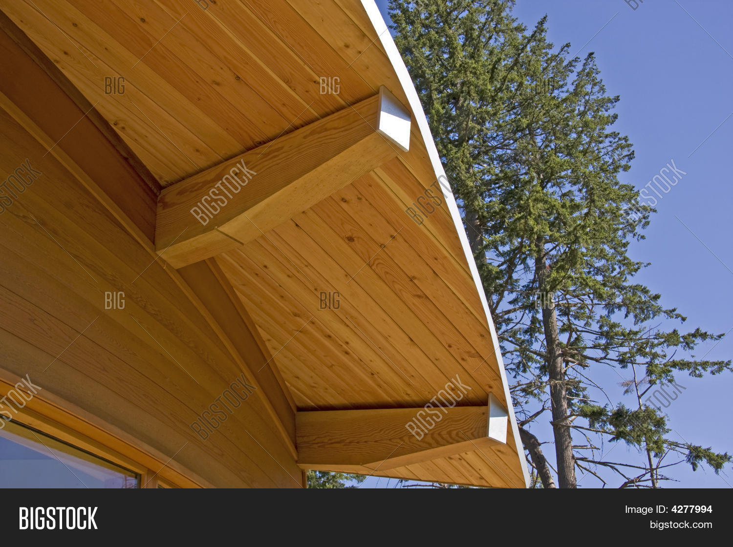 Timber Frame House Curved Roof Construction Stock Photo & Stock Images ...